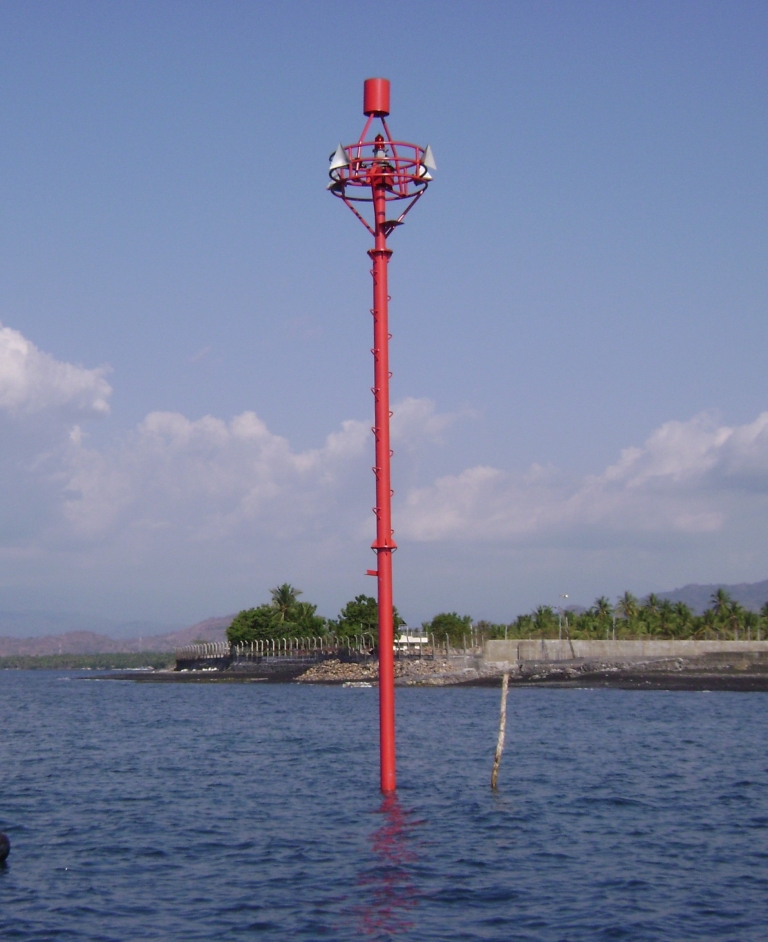 RAMBU SUAR MERAH CELUKAN BAWANG – Distrik Navigasi Kelas II Benoa