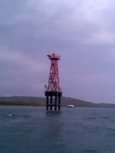 RAMBU SUAR MERAH PELABUHAN WAWORADA – Distrik Navigasi Kelas II Benoa